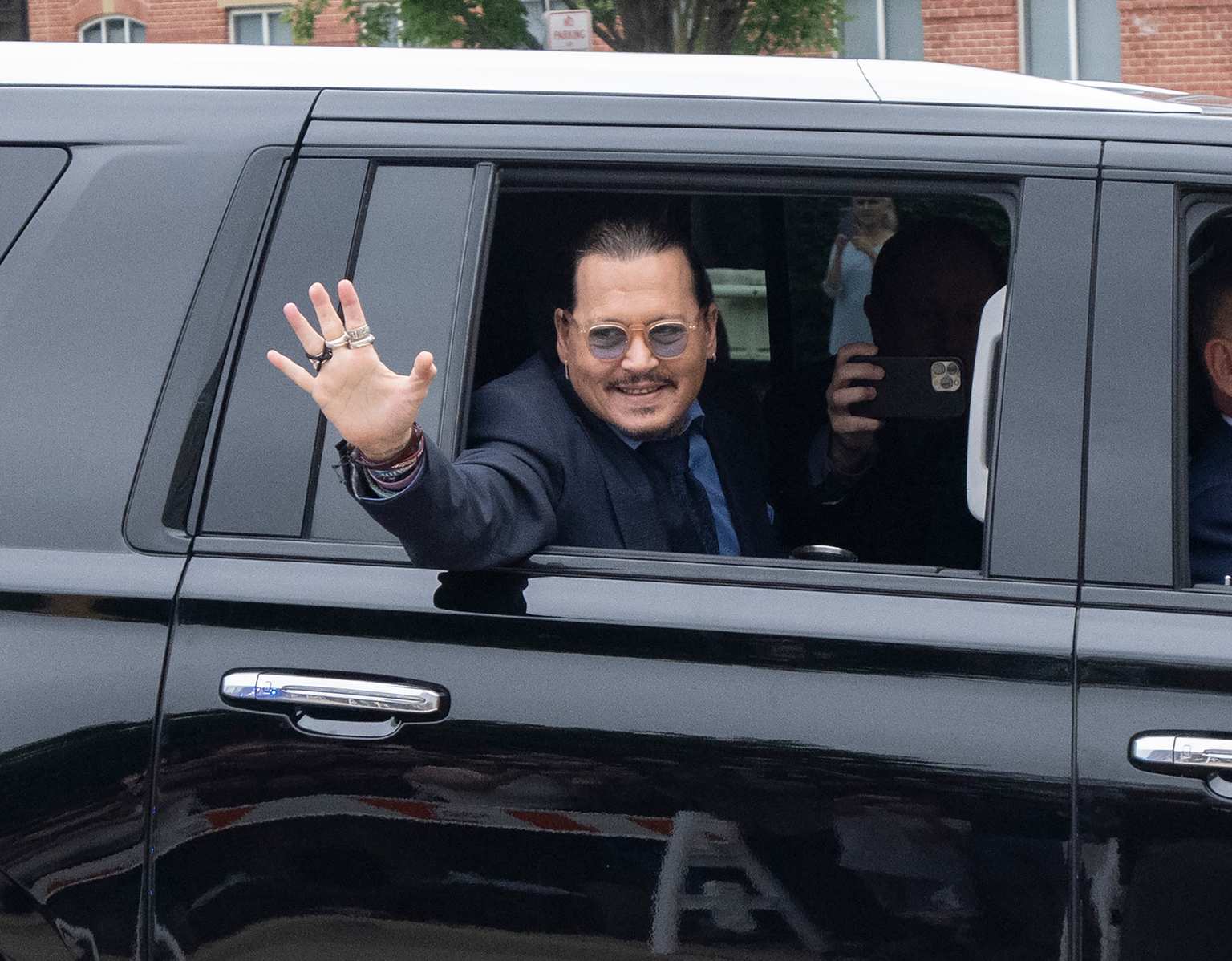 Buon compleanno Johnny Depp, l'attore compie 60 anni