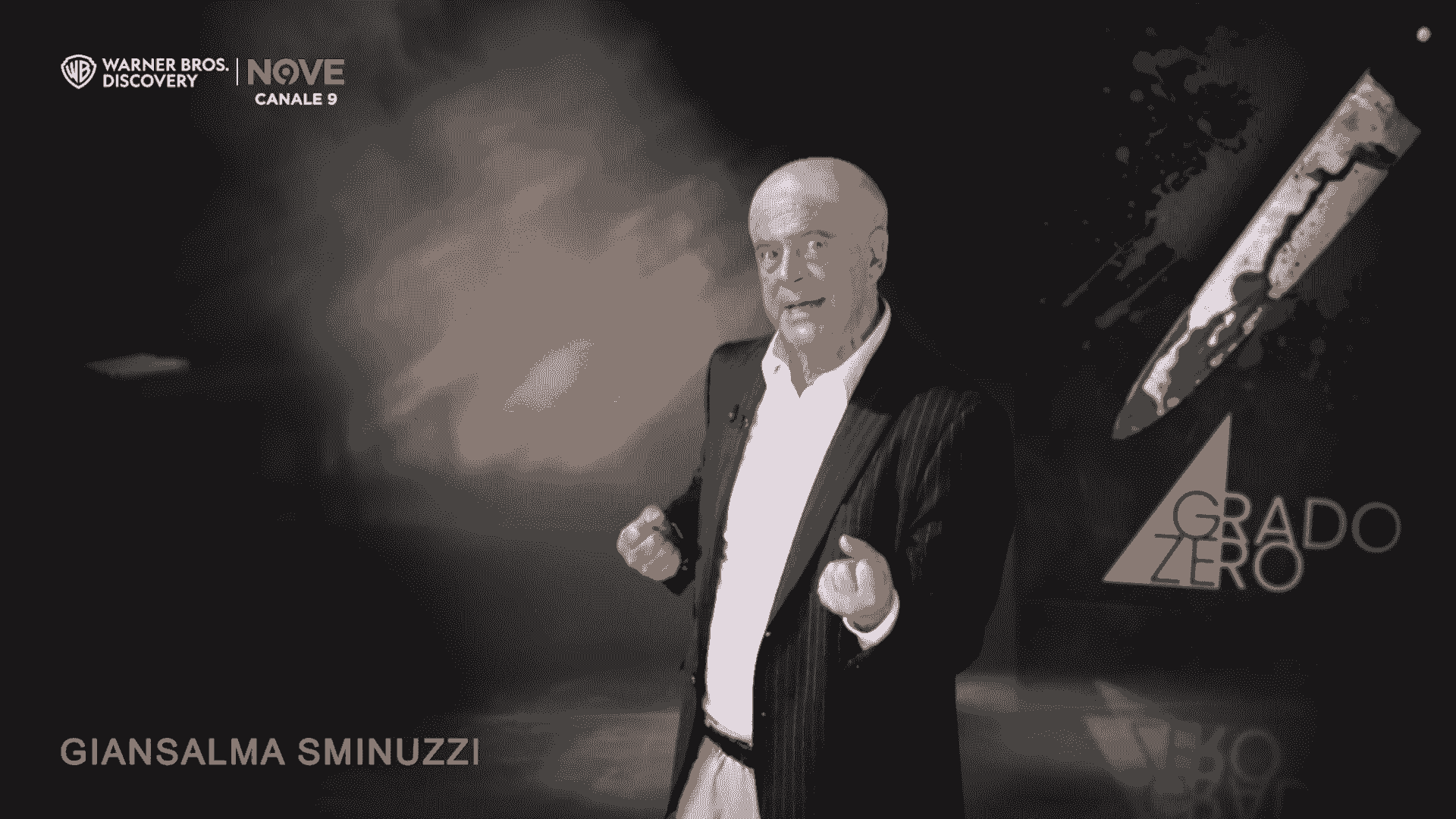 Maurizio Crozza diventa Gianluigi Nuzzi | Guarda il video